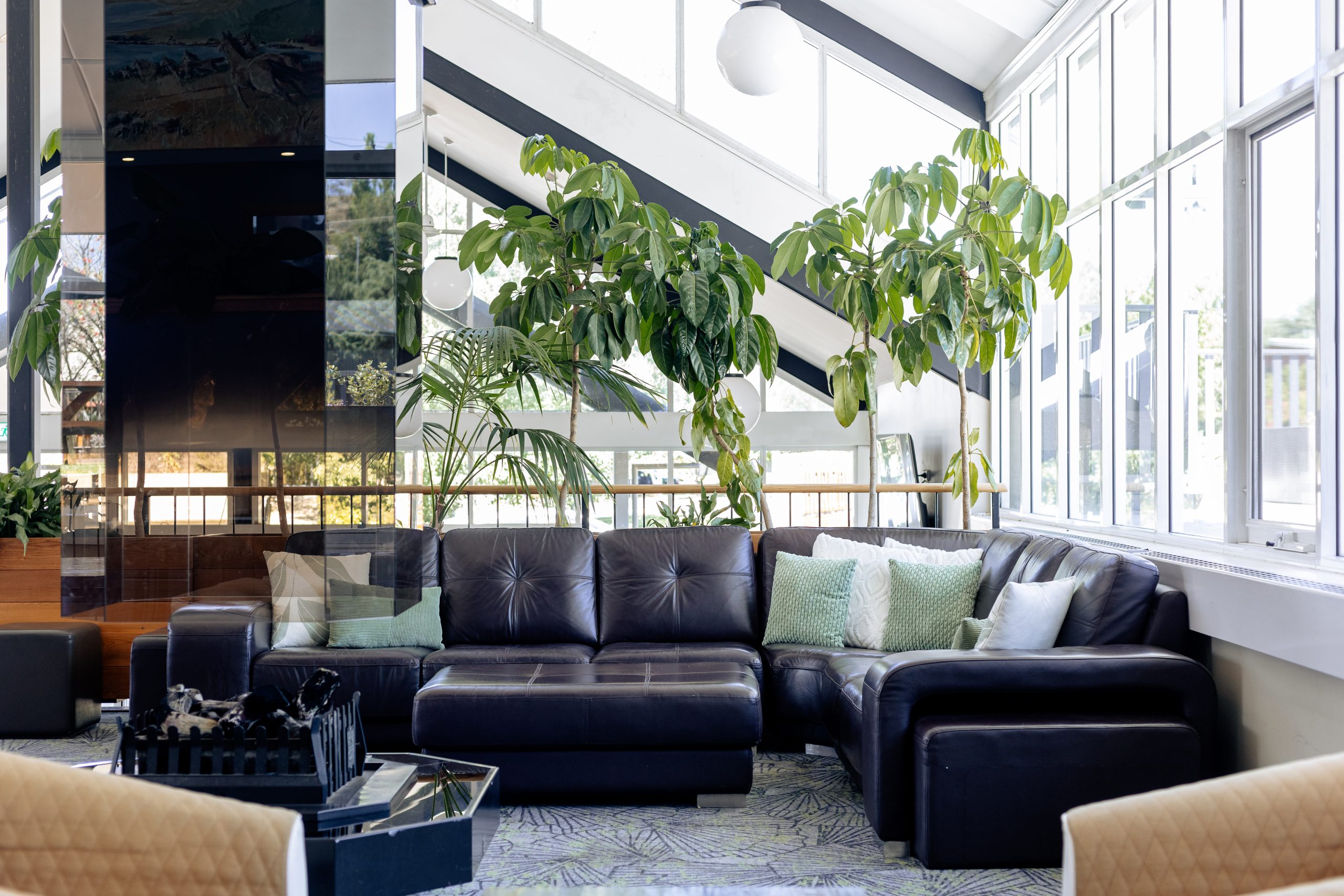 McEvoy's Lounge - Horizons Lake Jindabyne